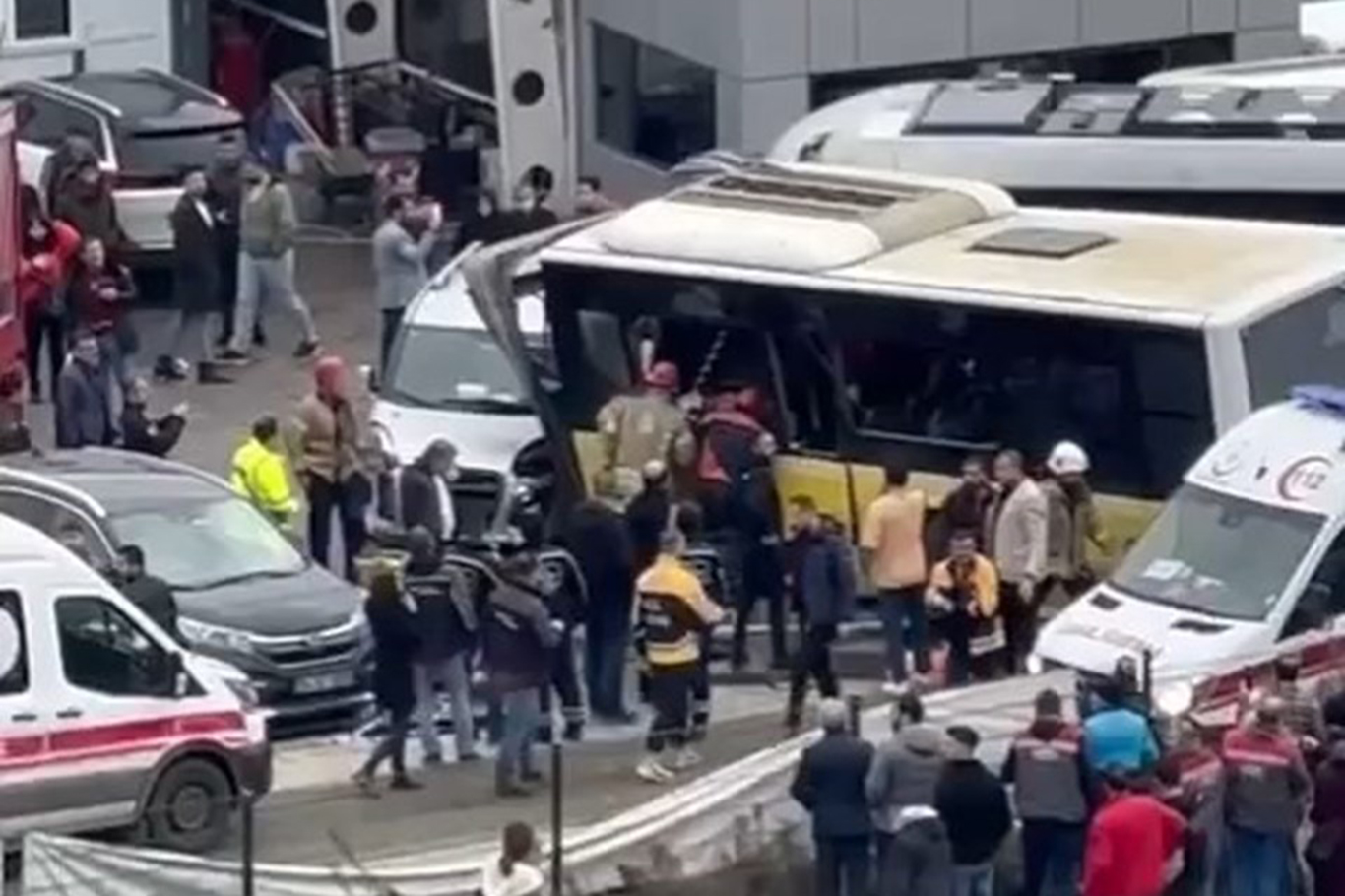 İstanbul'da 33 kişinin yaralandığı kazada vatman tutuklandı - [İLKHA ...