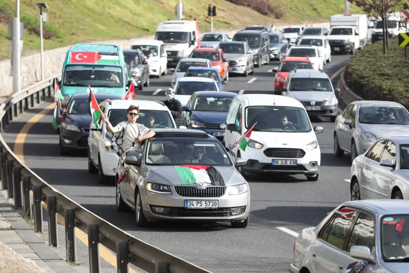 'Freedom Convoy' en route to US military base in Türkiye in solidarity ...
