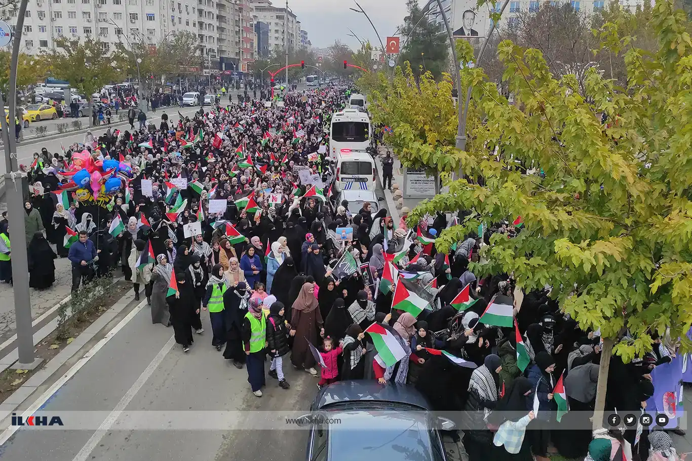 Thousands of mothers in Batman protest the ongoing israel’s genocide in ...