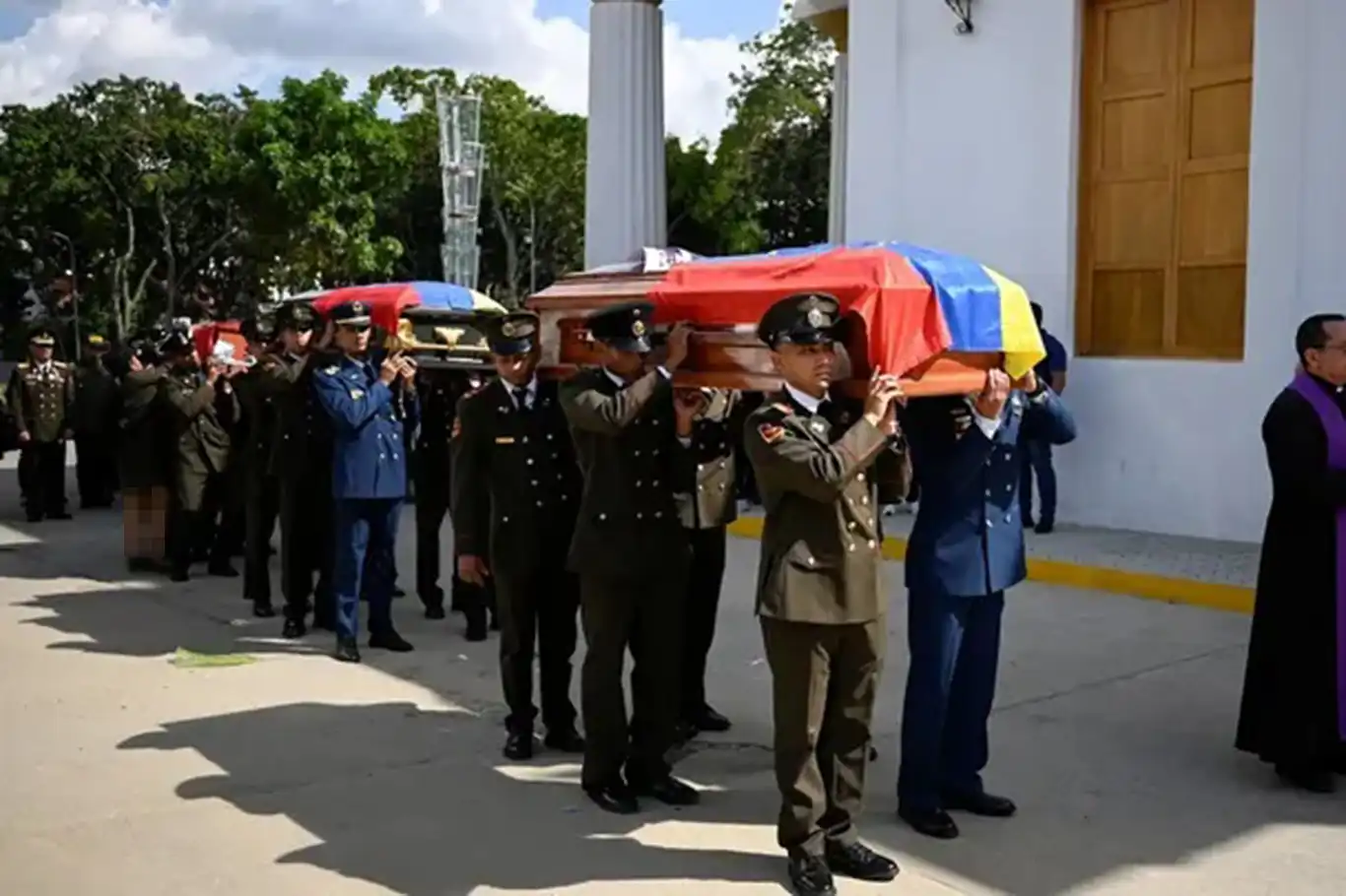 Venezuelan government says 100 killed in U.S. military operation that ...