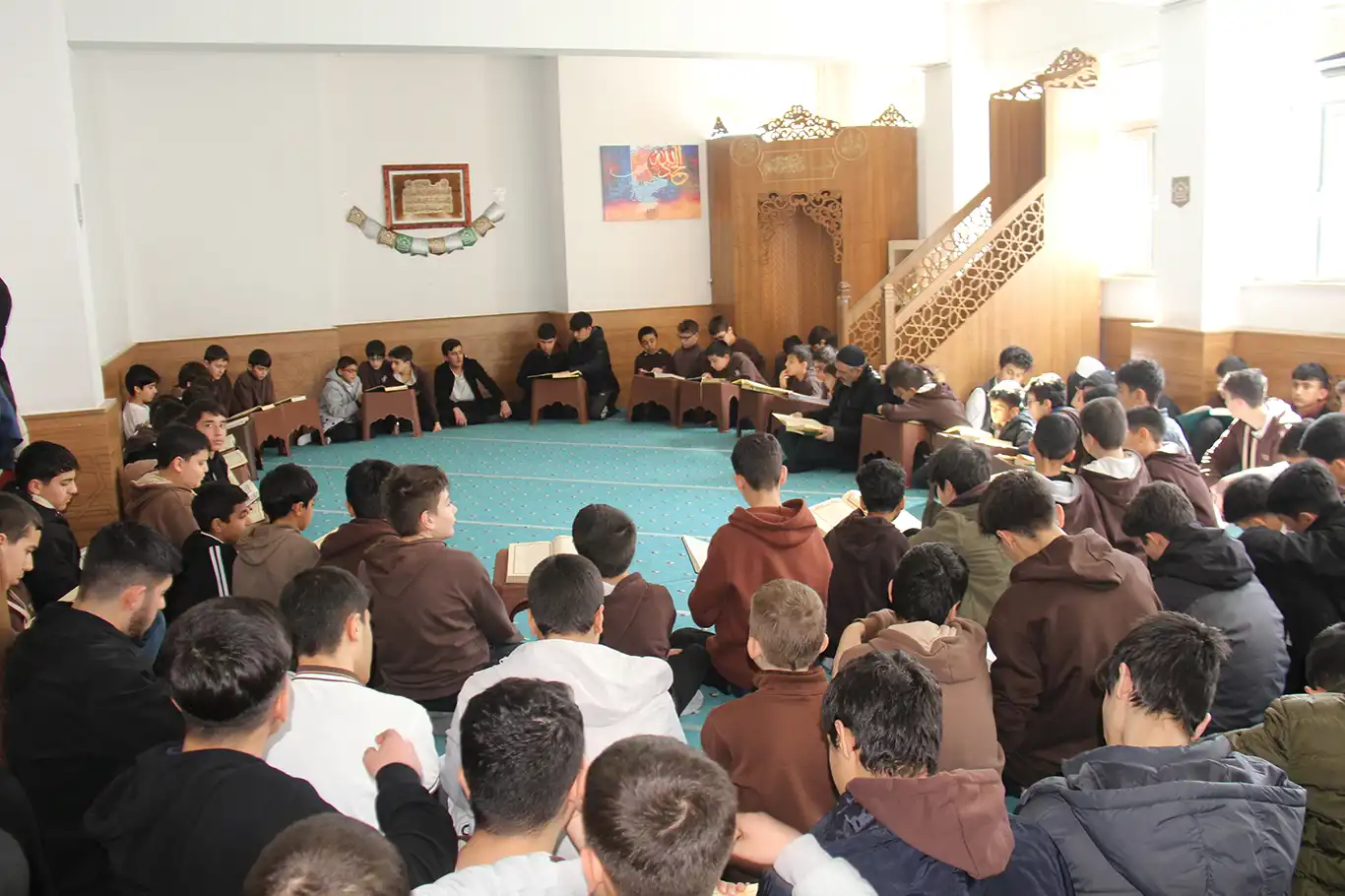 İmam hatipliler okul mescidlerinde mukabele halkalarında buluşuyor ...