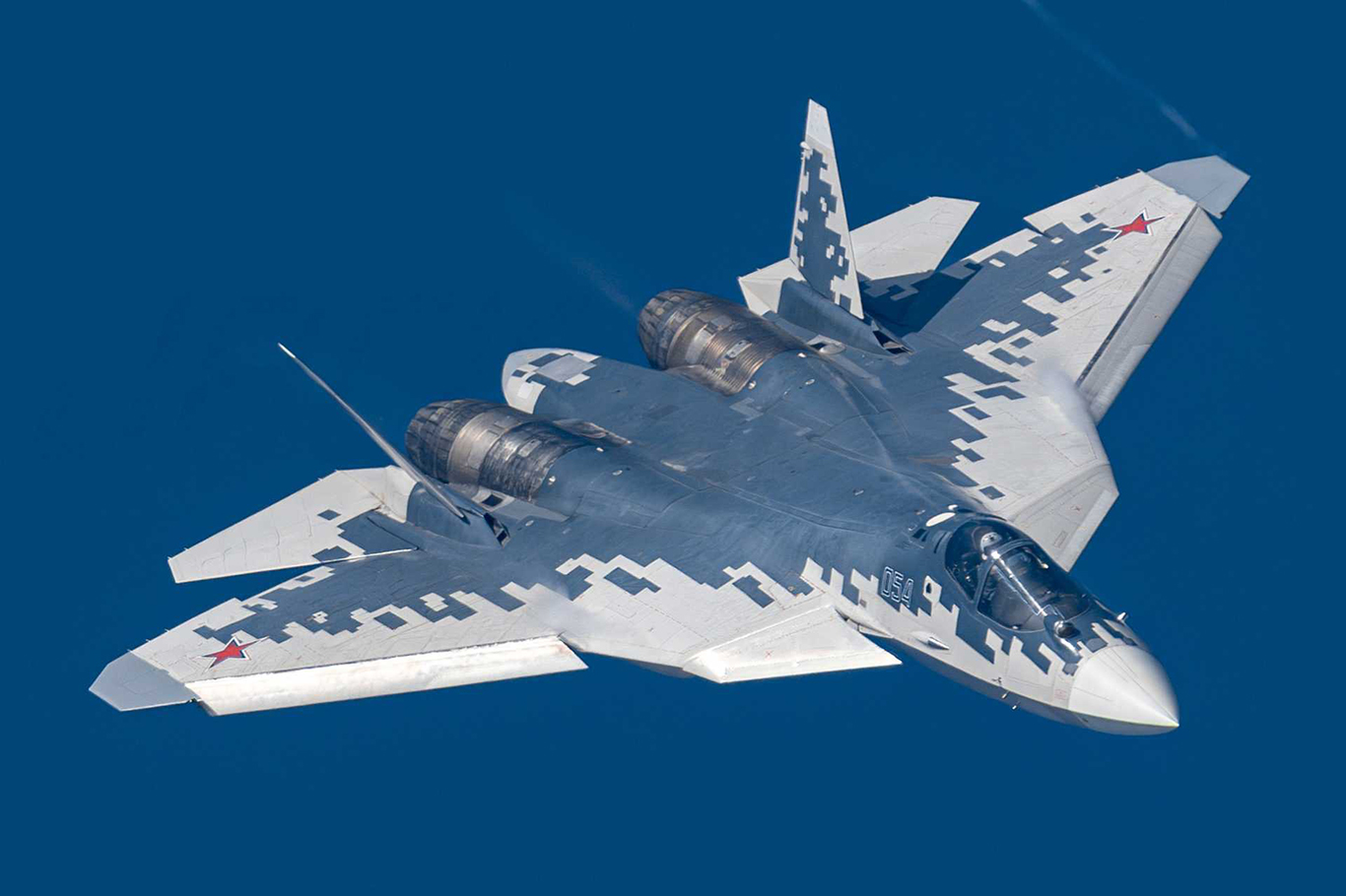 Cezayir Rus yapımı Su-57E Felon savaş uçaklarını envanterine kattı ...