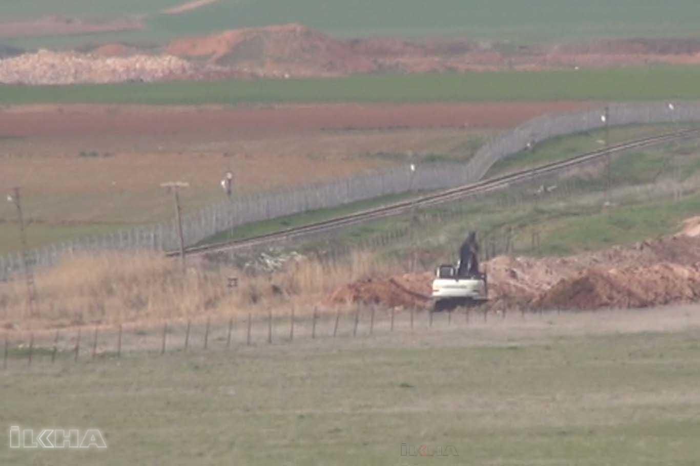 Turkish side digs trench on Syrian border of Ceylanpınar - [İLKHA] Ilke ...