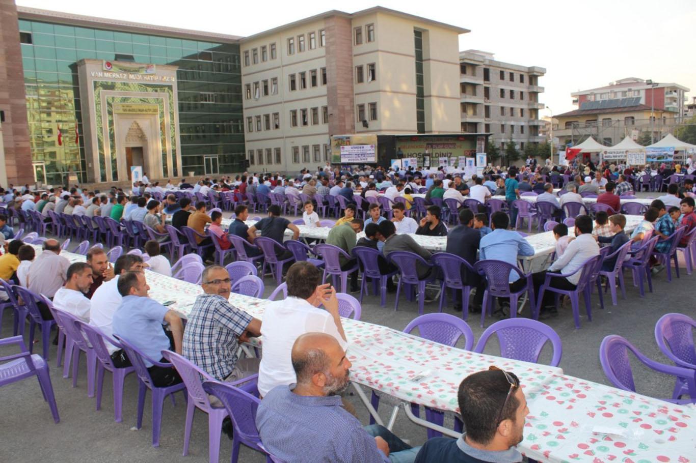 İmam hatip lisesi mezunları ve mensupları bir araya geldi - [İLKHA ... İmam hatip lisesi mezunları ve mensupları bir araya geldi - [İLKHA ...
