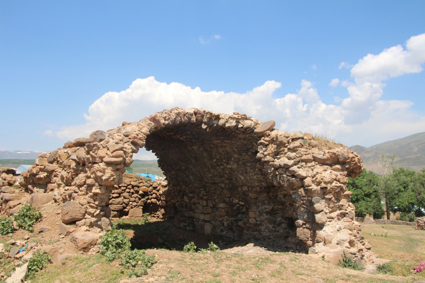 Tarihi Kilise defineciler tarafından tahrip edildi - [İLKHA] İlke Haber ...